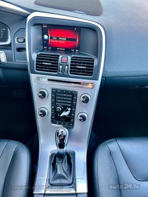 Balts Volvo XC60 2017 Tallina, ar dzinēja tilpumu 2.40 L un nobraukumu 210 tūkst. km par 16500 €, foto 18 vietnē AUTOMOTO.COM.LV