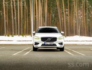 White Volvo XC60 2017 in Riga, with an engine capacity of 2.00 L and mileage of 244 thousand km for 18190 €, photo 4 on AUTOMOTO.COM.LV
