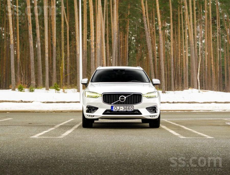 White Volvo XC60 2017 in Riga, with an engine capacity of 2.00 L and mileage of 244 thousand km for 18190 €, photo 4 on AUTOMOTO.COM.LV