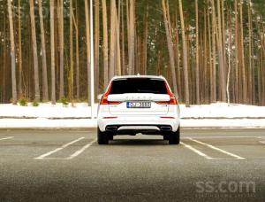 White Volvo XC60 2017 in Riga, with an engine capacity of 2.00 L and mileage of 244 thousand km for 18190 €, photo 7 on AUTOMOTO.COM.LV