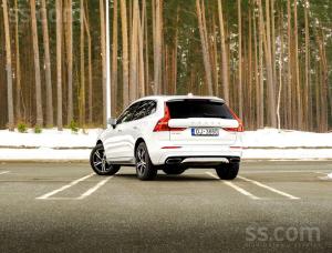 White Volvo XC60 2017 in Riga, with an engine capacity of 2.00 L and mileage of 244 thousand km for 18190 €, photo 8 on AUTOMOTO.COM.LV