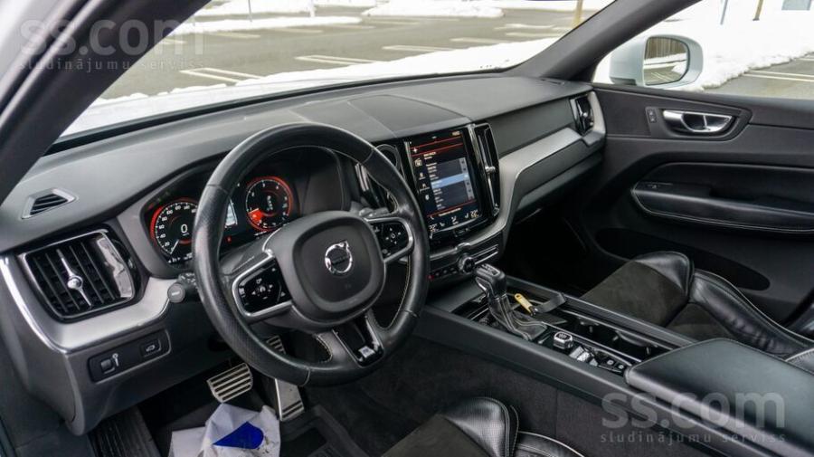 White Volvo XC60 2017 in Riga, with an engine capacity of 2.00 L and mileage of 244 thousand km for 18190 €, photo 10 on AUTOMOTO.COM.LV