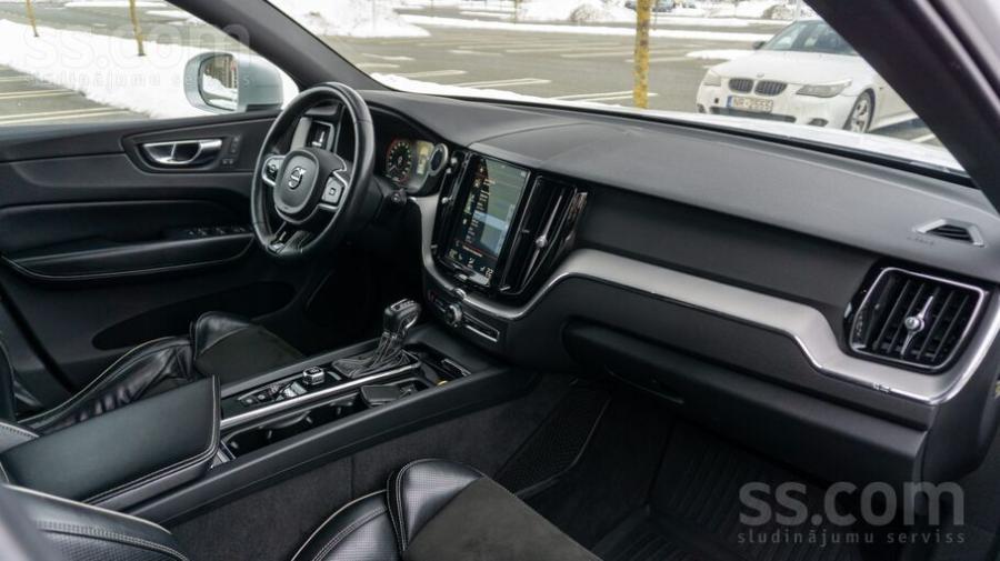 White Volvo XC60 2017 in Riga, with an engine capacity of 2.00 L and mileage of 244 thousand km for 18190 €, photo 11 on AUTOMOTO.COM.LV