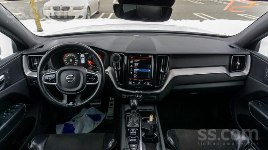 White Volvo XC60 2017 in Riga, with an engine capacity of 2.00 L and mileage of 244 thousand km for 18190 €, photo 12 on AUTOMOTO.COM.LV