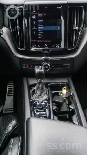White Volvo XC60 2017 in Riga, with an engine capacity of 2.00 L and mileage of 244 thousand km for 18190 €, photo 13 on AUTOMOTO.COM.LV