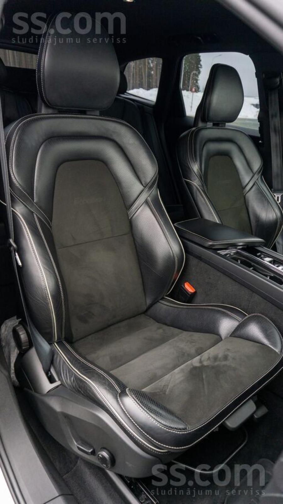 White Volvo XC60 2017 in Riga, with an engine capacity of 2.00 L and mileage of 244 thousand km for 18190 €, photo 30 on AUTOMOTO.COM.LV
