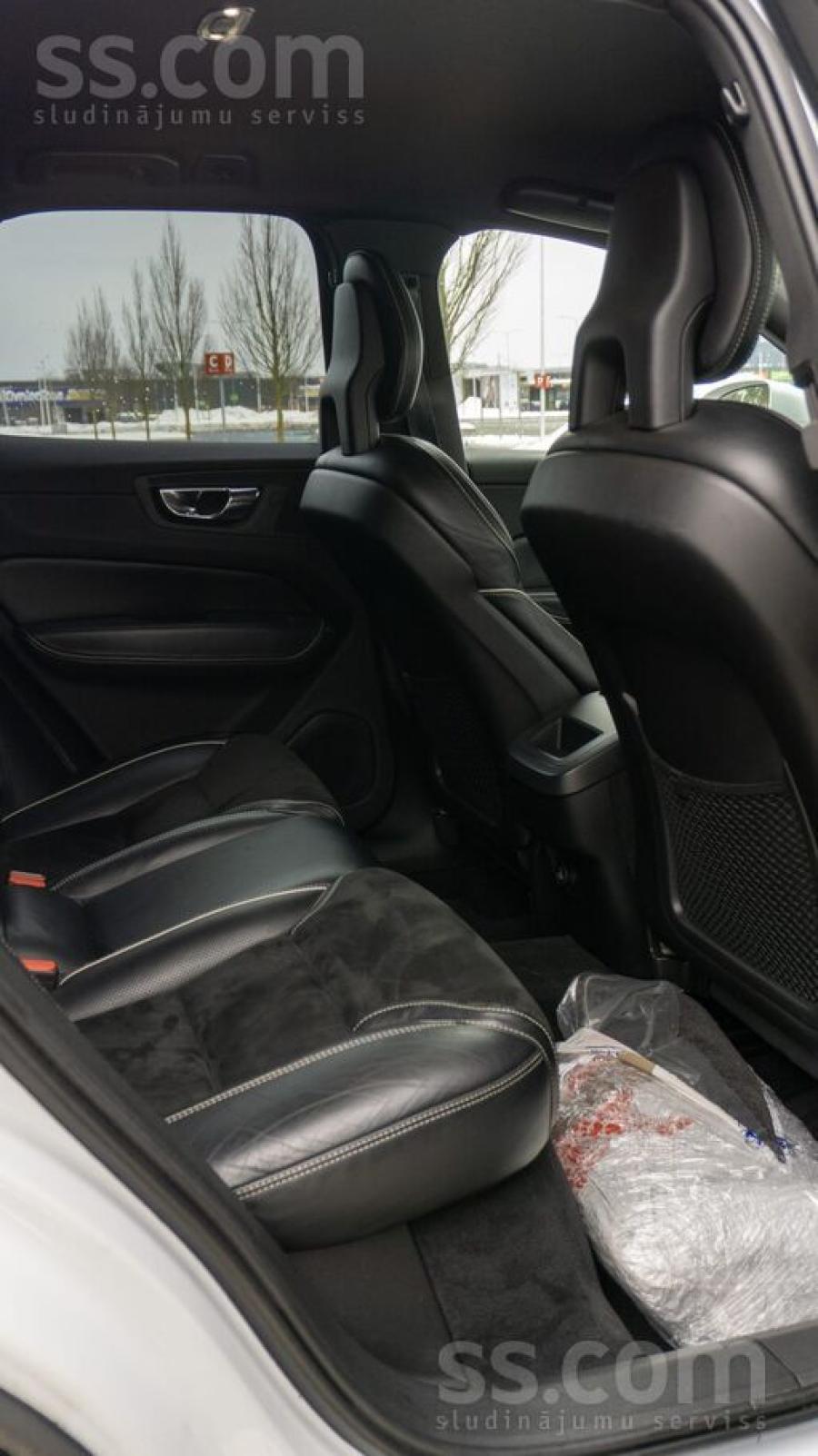 White Volvo XC60 2017 in Riga, with an engine capacity of 2.00 L and mileage of 244 thousand km for 18190 €, photo 31 on AUTOMOTO.COM.LV