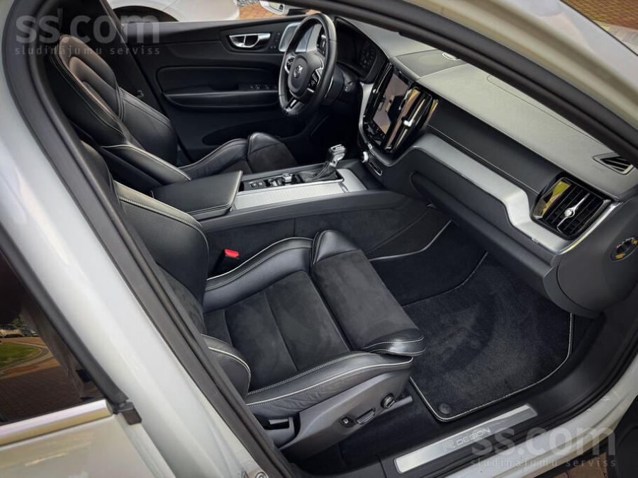 Balts Volvo XC60 2017 Rīga, ar dzinēja tilpumu 2.00 L un nobraukumu 99 tūkst. km par 24700 €, foto 17 vietnē AUTOMOTO.COM.LV