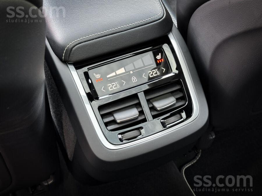 Balts Volvo XC60 2017 Rīga, ar dzinēja tilpumu 2.00 L un nobraukumu 99 tūkst. km par 24700 €, foto 24 vietnē AUTOMOTO.COM.LV