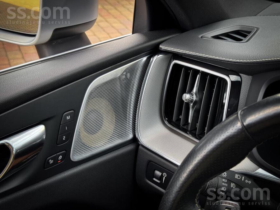 Balts Volvo XC60 2017 Rīga, ar dzinēja tilpumu 2.00 L un nobraukumu 99 tūkst. km par 24700 €, foto 32 vietnē AUTOMOTO.COM.LV