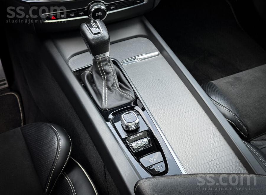 Balts Volvo XC60 2017 Rīga, ar dzinēja tilpumu 2.00 L un nobraukumu 99 tūkst. km par 24700 €, foto 34 vietnē AUTOMOTO.COM.LV