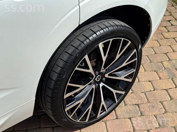 White Volvo XC60 2017 in Riga, with an engine capacity of 2.00 L and mileage of 99 thousand km for 23800 €, photo 9 on AUTOMOTO.COM.LV