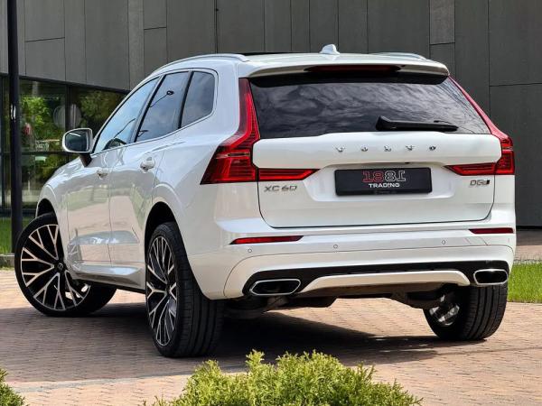 White Volvo XC60 2017 in Riga, with an engine capacity of 2.00 L and mileage of 99 thousand km for 23800 €, photo 2 on AUTOMOTO.COM.LV