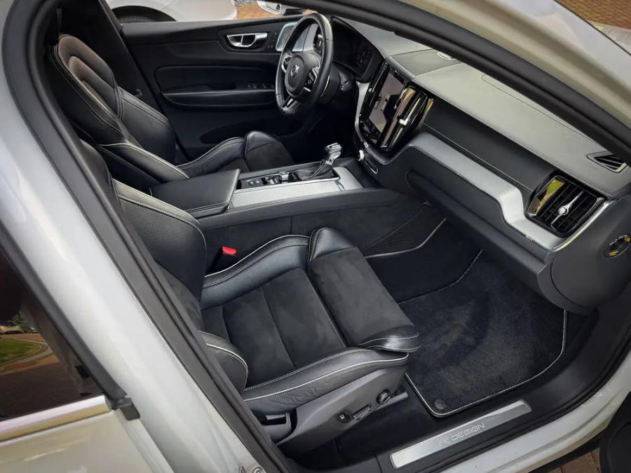 Balts Volvo XC60 2017 Rīga, ar dzinēja tilpumu 2.00 L un nobraukumu 99 tūkst. km par 23800 €, foto 17 vietnē AUTOMOTO.COM.LV