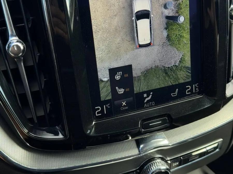 Balts Volvo XC60 2017 Rīga, ar dzinēja tilpumu 2.00 L un nobraukumu 99 tūkst. km par 23800 €, foto 23 vietnē AUTOMOTO.COM.LV