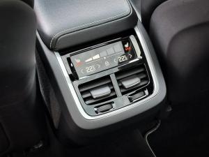Balts Volvo XC60 2017 Rīga, ar dzinēja tilpumu 2.00 L un nobraukumu 99 tūkst. km par 23800 €, foto 24 vietnē AUTOMOTO.COM.LV