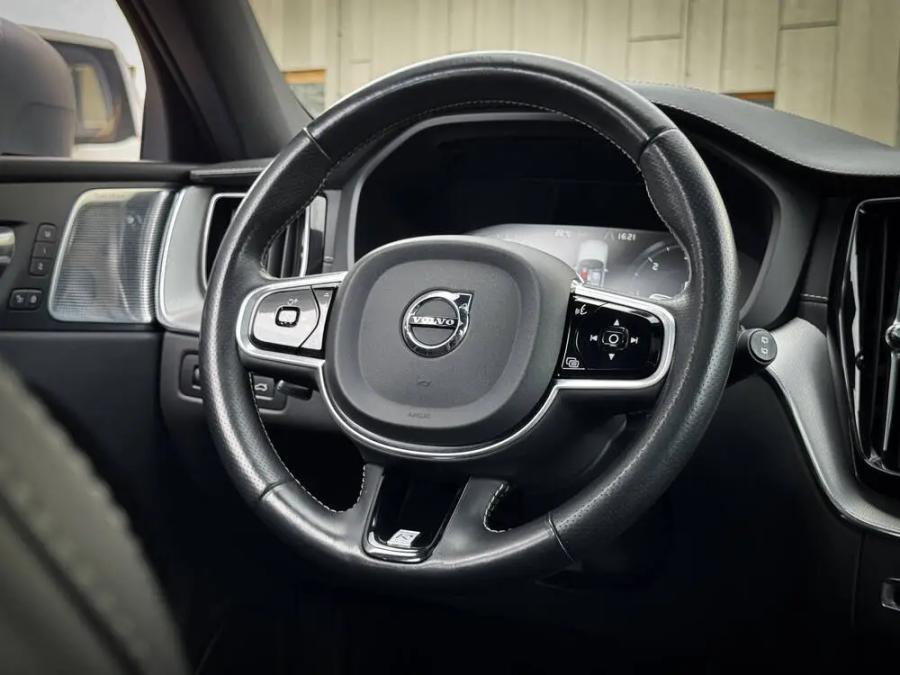 Balts Volvo XC60 2017 Rīga, ar dzinēja tilpumu 2.00 L un nobraukumu 99 tūkst. km par 23800 €, foto 25 vietnē AUTOMOTO.COM.LV