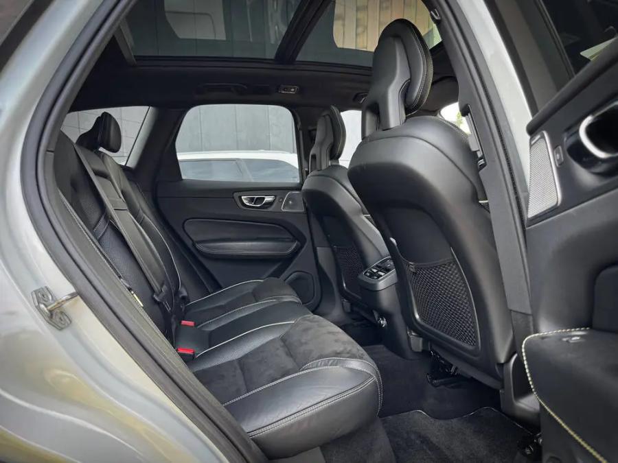 Balts Volvo XC60 2017 Rīga, ar dzinēja tilpumu 2.00 L un nobraukumu 99 tūkst. km par 23800 €, foto 28 vietnē AUTOMOTO.COM.LV