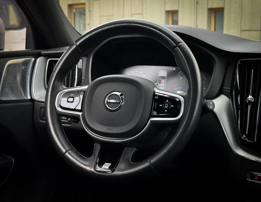 Balts Volvo XC60 2017 Rīga, ar dzinēja tilpumu 2.00 L un nobraukumu 99 tūkst. km par 23800 €, foto 33 vietnē AUTOMOTO.COM.LV