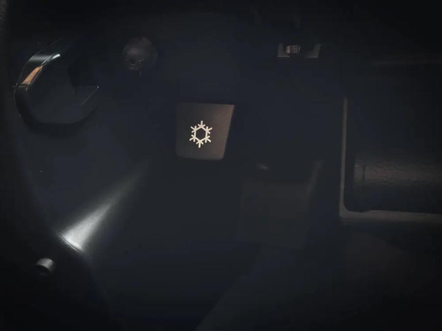 Balts Volvo XC60 2017 Rīga, ar dzinēja tilpumu 2.00 L un nobraukumu 99 tūkst. km par 23800 €, foto 36 vietnē AUTOMOTO.COM.LV