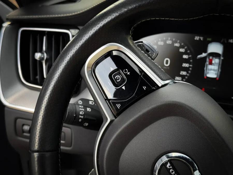 Balts Volvo XC60 2017 Rīga, ar dzinēja tilpumu 2.00 L un nobraukumu 99 tūkst. km par 23800 €, foto 37 vietnē AUTOMOTO.COM.LV