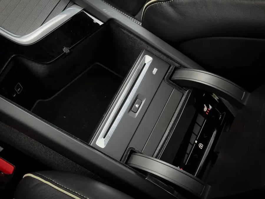 Balts Volvo XC60 2017 Rīga, ar dzinēja tilpumu 2.00 L un nobraukumu 99 tūkst. km par 23800 €, foto 41 vietnē AUTOMOTO.COM.LV