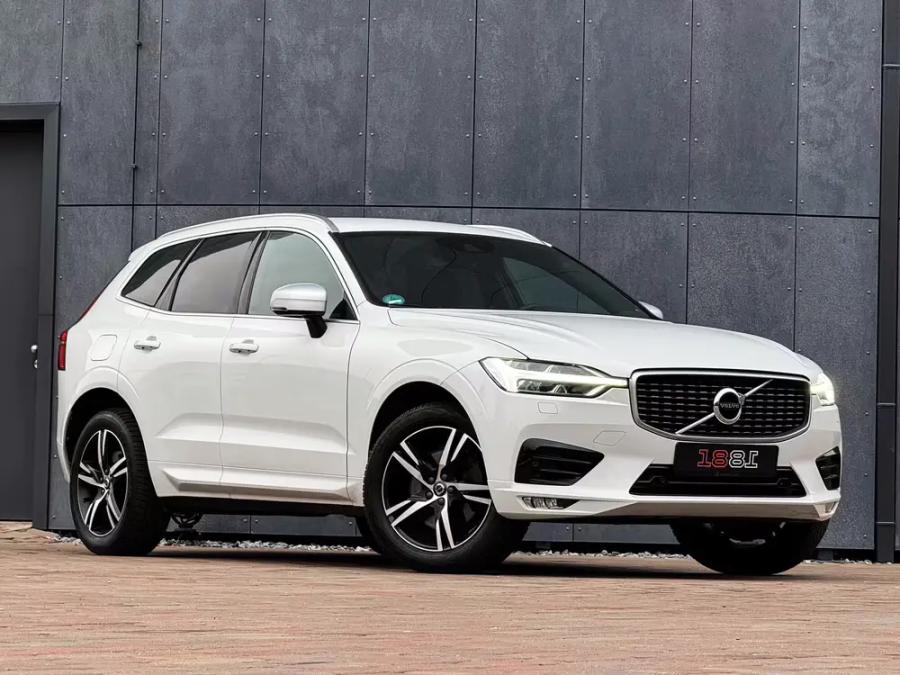 White Volvo XC60 2017 in Riga, with an engine capacity of 2.00 L and mileage of 137 thousand km for 24800 €, photo 4 on AUTOMOTO.COM.LV