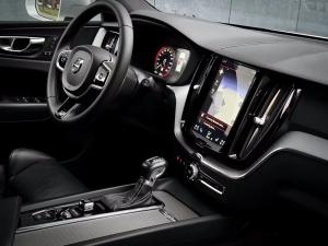 White Volvo XC60 2017 in Riga, with an engine capacity of 2.00 L and mileage of 137 thousand km for 24800 €, photo 9 on AUTOMOTO.COM.LV