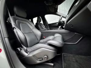 White Volvo XC60 2017 in Riga, with an engine capacity of 2.00 L and mileage of 137 thousand km for 24800 €, photo 10 on AUTOMOTO.COM.LV