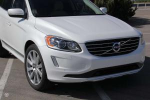 White Volvo XC60 2017 in Siauliai, with an engine capacity of 1.97 L and mileage of 238 thousand km for 13999 €, photo 3 on AUTOMOTO.COM.LV