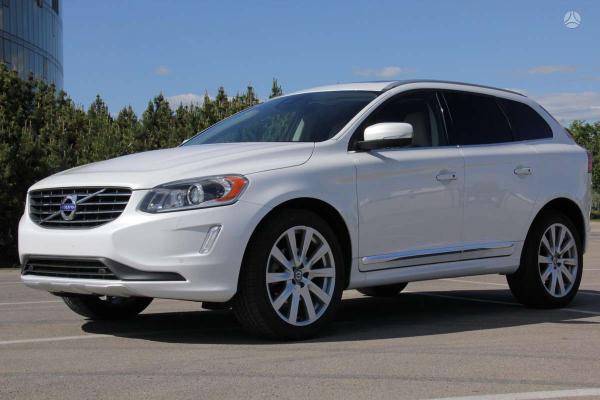 White Volvo XC60 2017 in Siauliai, with an engine capacity of 1.97 L and mileage of 238 thousand km for 13999 €, photo 3 on AUTOMOTO.COM.LV