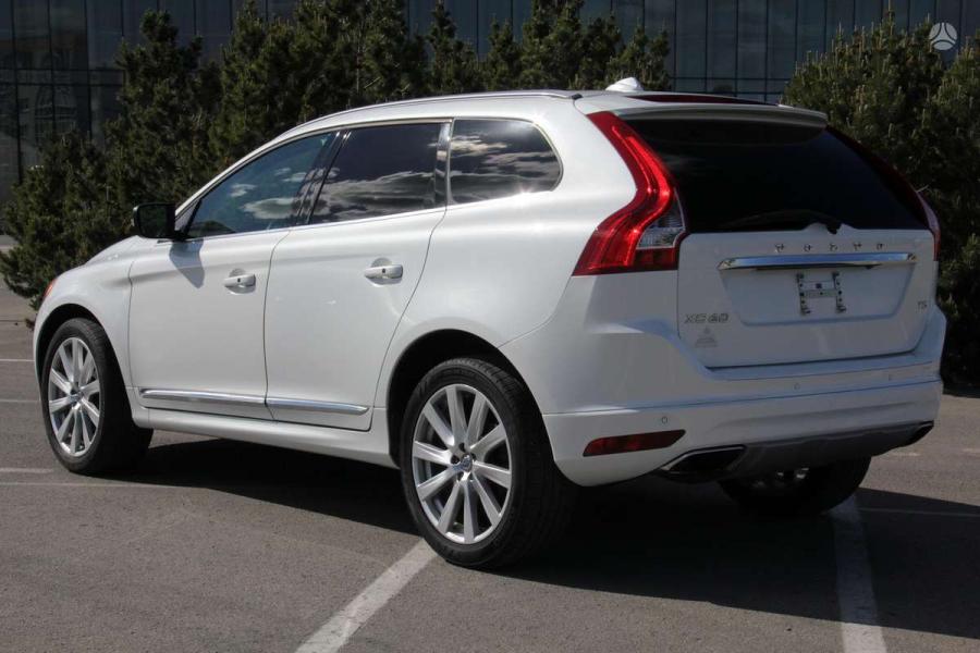 White Volvo XC60 2017 in Siauliai, with an engine capacity of 1.97 L and mileage of 238 thousand km for 13999 €, photo 11 on AUTOMOTO.COM.LV