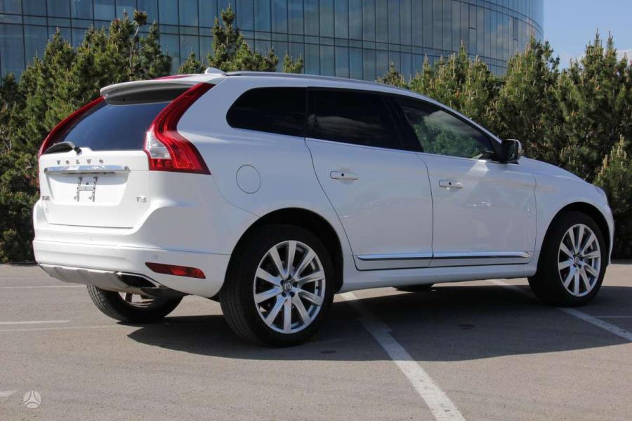 White Volvo XC60 2017 in Siauliai, with an engine capacity of 1.97 L and mileage of 238 thousand km for 13999 €, photo 15 on AUTOMOTO.COM.LV