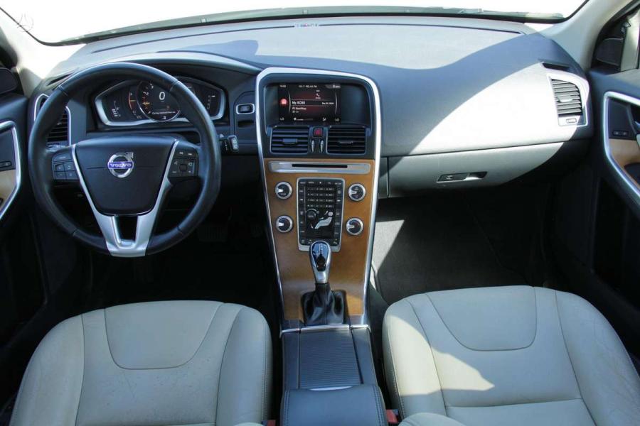 White Volvo XC60 2017 in Siauliai, with an engine capacity of 1.97 L and mileage of 238 thousand km for 13999 €, photo 19 on AUTOMOTO.COM.LV