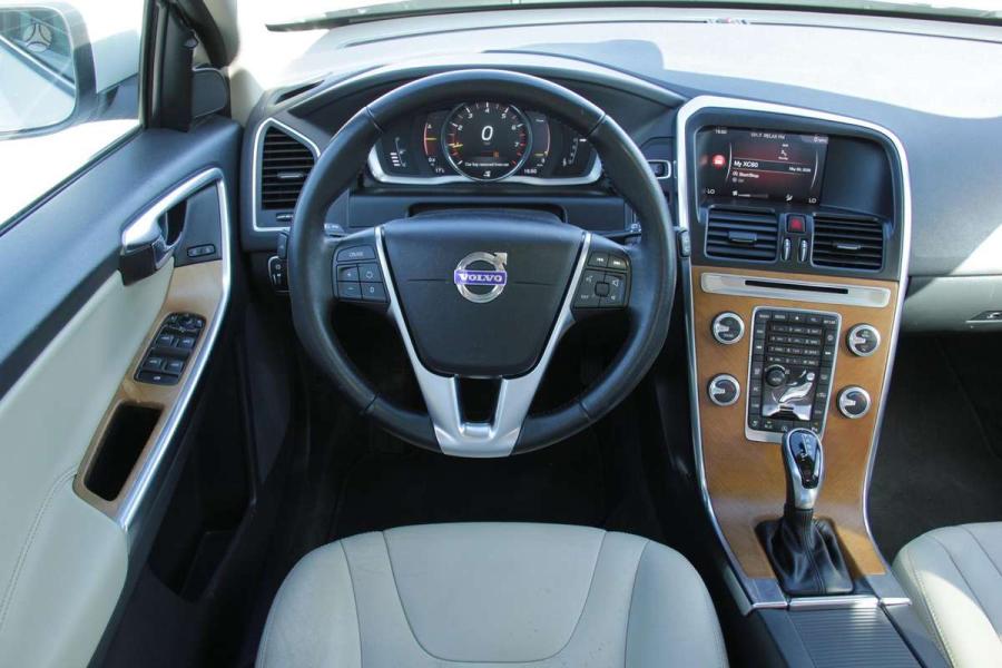 White Volvo XC60 2017 in Siauliai, with an engine capacity of 1.97 L and mileage of 238 thousand km for 13999 €, photo 20 on AUTOMOTO.COM.LV
