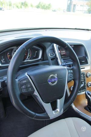White Volvo XC60 2017 in Siauliai, with an engine capacity of 1.97 L and mileage of 238 thousand km for 13999 €, photo 21 on AUTOMOTO.COM.LV