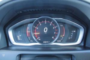 White Volvo XC60 2017 in Siauliai, with an engine capacity of 1.97 L and mileage of 238 thousand km for 13999 €, photo 22 on AUTOMOTO.COM.LV