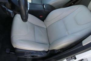 White Volvo XC60 2017 in Siauliai, with an engine capacity of 1.97 L and mileage of 238 thousand km for 13999 €, photo 27 on AUTOMOTO.COM.LV