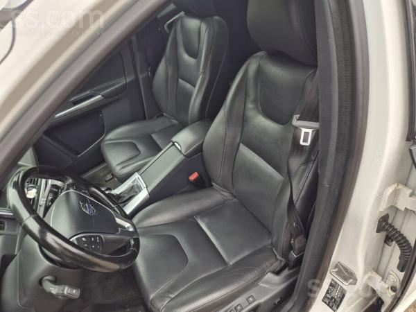 Balts Volvo XC60 2017 Rēzekne, ar dzinēja tilpumu 2.40 L un nobraukumu 277 tūkst. km par 16300 €, foto 7 vietnē AUTOMOTO.COM.LV