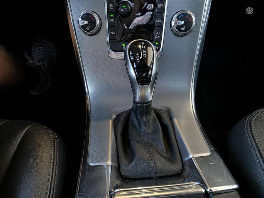 Balts Volvo XC60 2017 Viļņa, ar dzinēja tilpumu 2.40 L un nobraukumu 245 tūkst. km par 15700 €, foto 16 vietnē AUTOMOTO.COM.LV