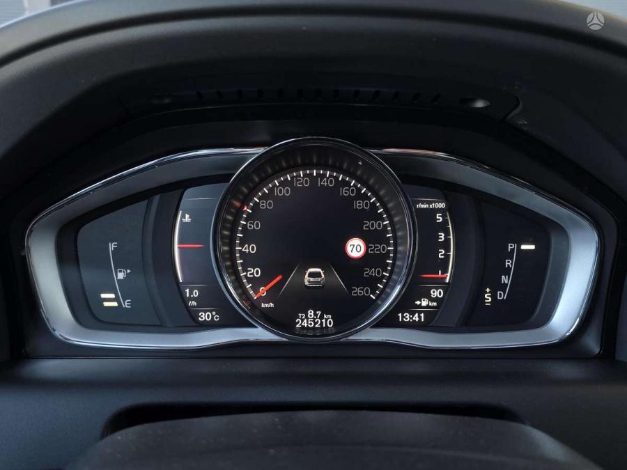 Balts Volvo XC60 2017 Viļņa, ar dzinēja tilpumu 2.40 L un nobraukumu 245 tūkst. km par 15700 €, foto 17 vietnē AUTOMOTO.COM.LV