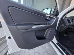 Balts Volvo XC60 2017 Viļņa, ar dzinēja tilpumu 2.40 L un nobraukumu 245 tūkst. km par 15700 €, foto 24 vietnē AUTOMOTO.COM.LV