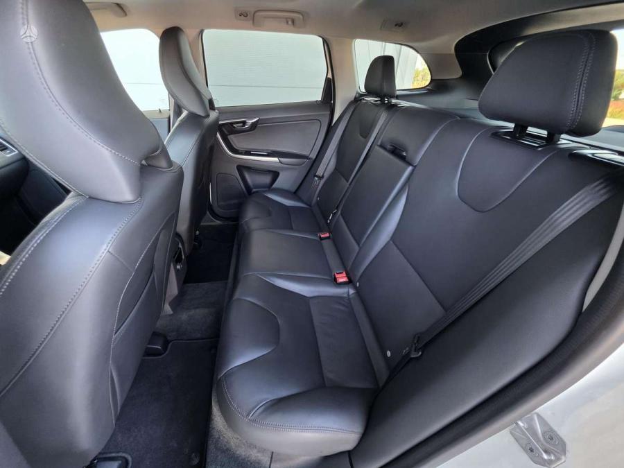Balts Volvo XC60 2017 Viļņa, ar dzinēja tilpumu 2.40 L un nobraukumu 245 tūkst. km par 15700 €, foto 25 vietnē AUTOMOTO.COM.LV