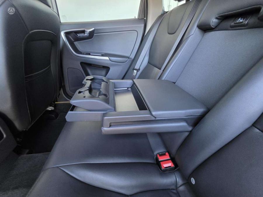 Balts Volvo XC60 2017 Viļņa, ar dzinēja tilpumu 2.40 L un nobraukumu 245 tūkst. km par 15700 €, foto 26 vietnē AUTOMOTO.COM.LV