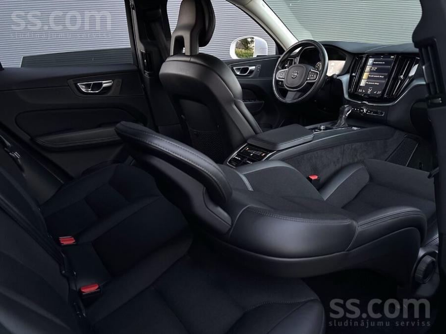 White Volvo XC60 2017 in Riga, with an engine capacity of 2.00 L and mileage of 271 thousand km for 17400 €, photo 7 on AUTOMOTO.COM.LV