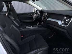 White Volvo XC60 2017 in Riga, with an engine capacity of 2.00 L and mileage of 271 thousand km for 17400 €, photo 8 on AUTOMOTO.COM.LV