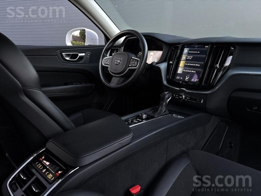 White Volvo XC60 2017 in Riga, with an engine capacity of 2.00 L and mileage of 271 thousand km for 17400 €, photo 12 on AUTOMOTO.COM.LV