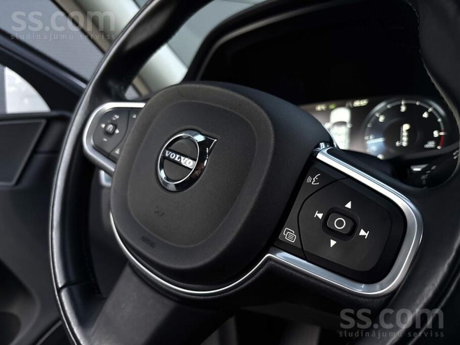 White Volvo XC60 2017 in Riga, with an engine capacity of 2.00 L and mileage of 271 thousand km for 17400 €, photo 14 on AUTOMOTO.COM.LV