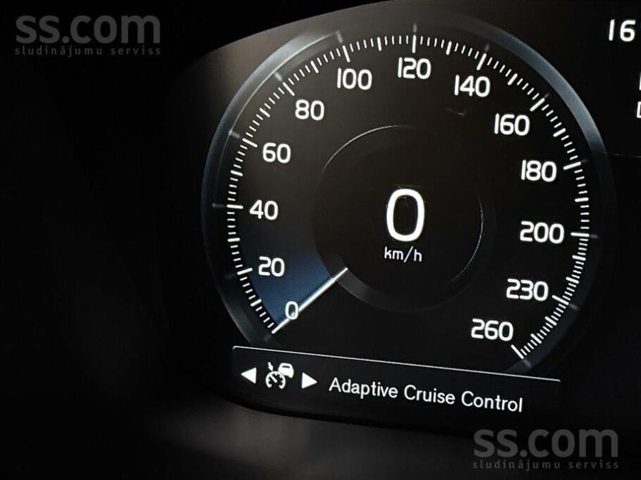 White Volvo XC60 2017 in Riga, with an engine capacity of 2.00 L and mileage of 271 thousand km for 17400 €, photo 16 on AUTOMOTO.COM.LV