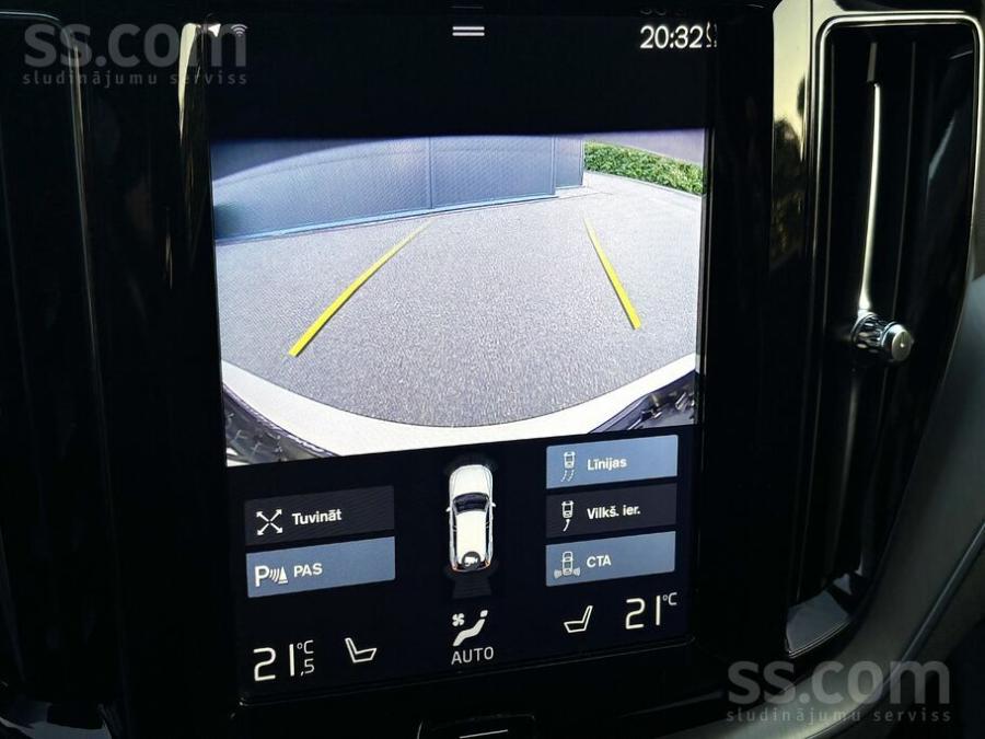 White Volvo XC60 2017 in Riga, with an engine capacity of 2.00 L and mileage of 271 thousand km for 17400 €, photo 17 on AUTOMOTO.COM.LV